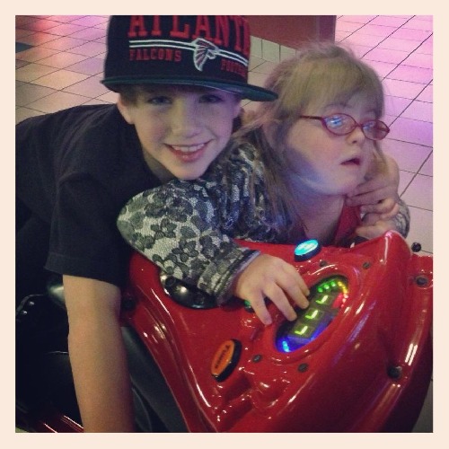 Matty BRaps photo - MattyB se Sarah Grace (jeho sestřičkou)